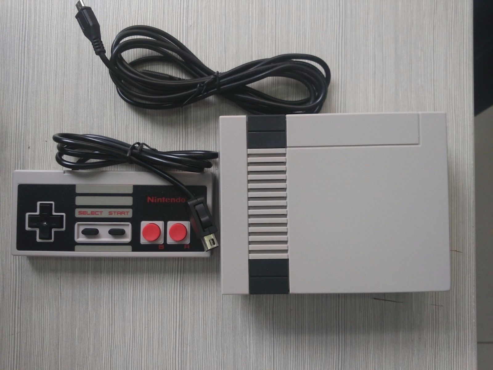 eBay : les fausses NES Classic Mini envahissent le web, gare aux arnaques