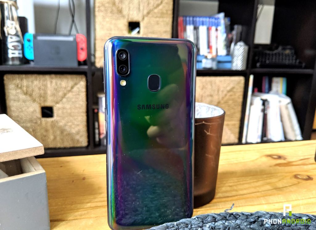 Test du Samsung Galaxy A40 : le bon smartphone compact et abordable ...