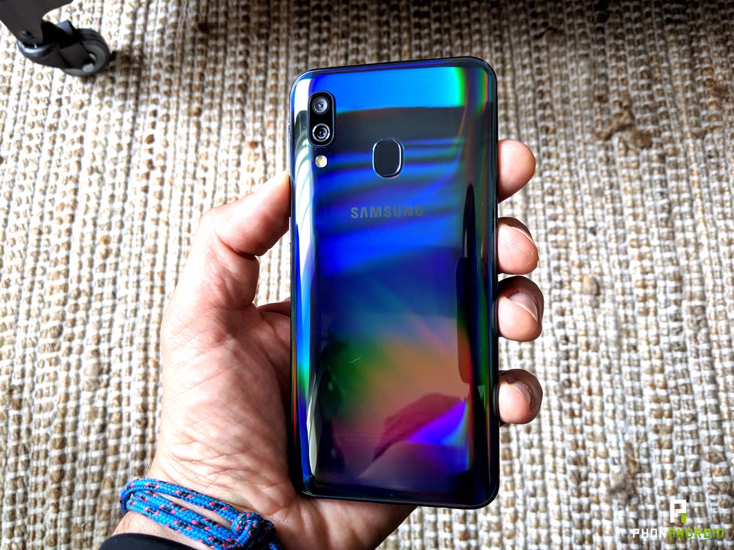 Test du Samsung Galaxy A40 : le bon smartphone compact et abordable ...