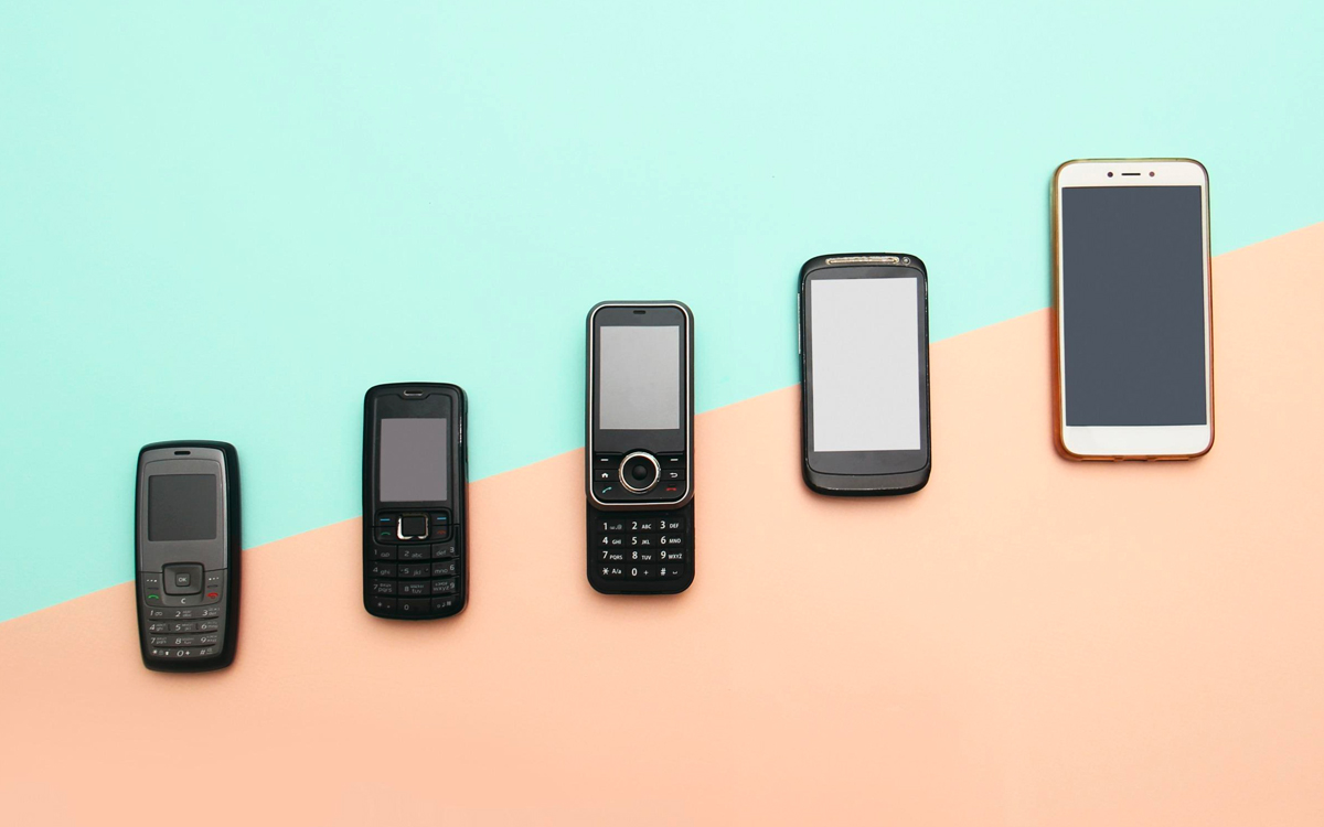 Le téléphone portable a 50 ans, son créateur le trouve dangereux