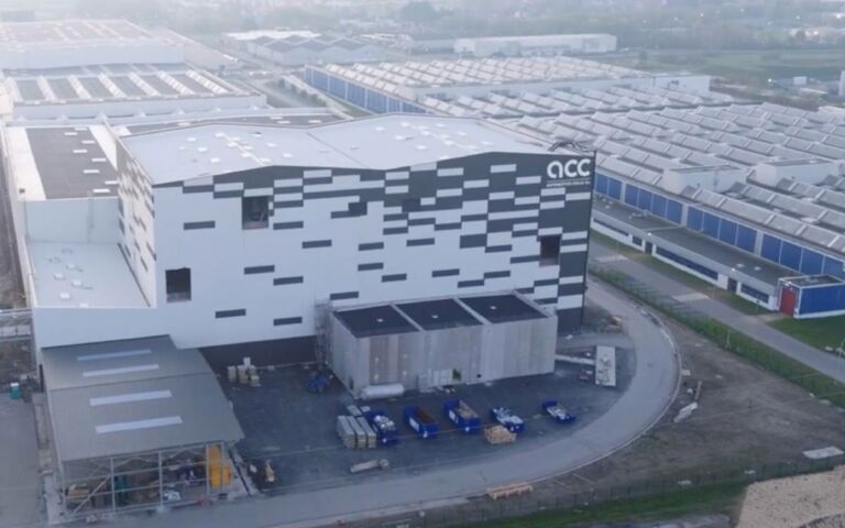 La France inaugure sa première Gigafactory de batteries pour voitures ...