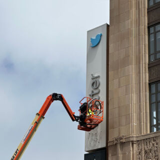 Twitter devient X, Elon Musk enterre définitivement l’oiseau bleu