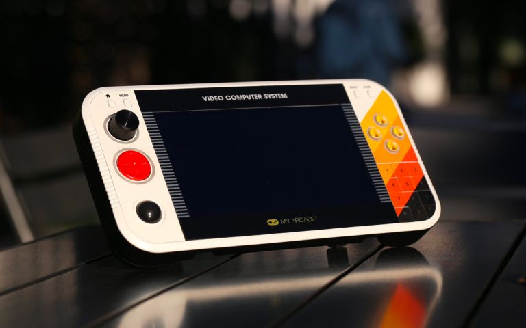 Mettez l'Atari dans votre poche avec cette nouvelle console portable rétro