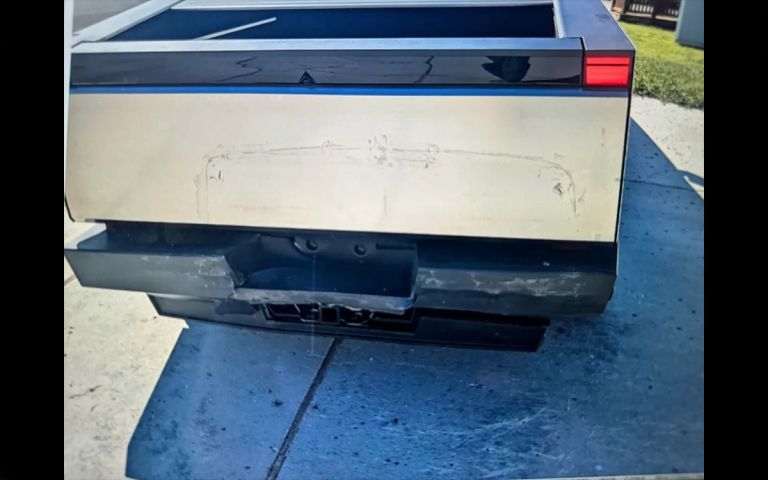 Cybertruck : ces photos chocs tombent à pic pour démontrer la ...