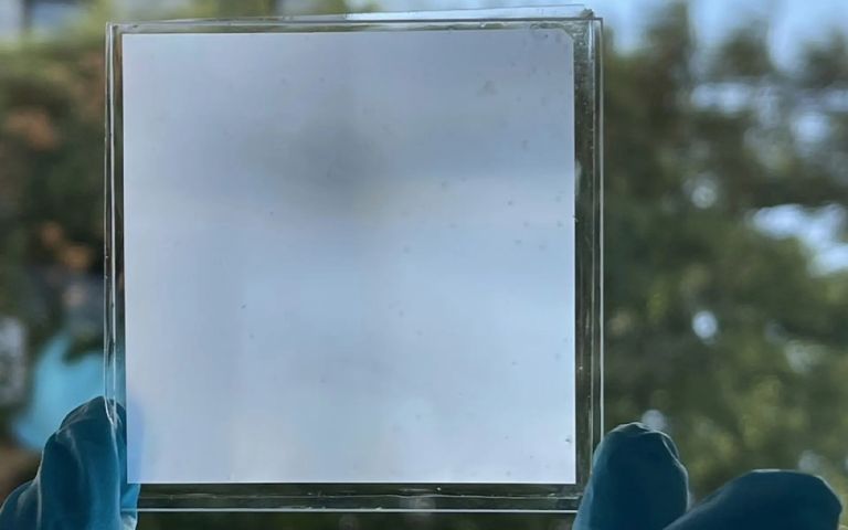 Ce nouveau matériau est plus transparent que le verre, se nettoie tout ...