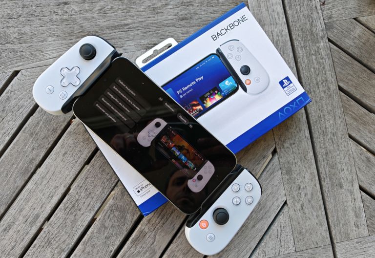 Cette manette pour smartphone est parfaite pour les joueurs ...