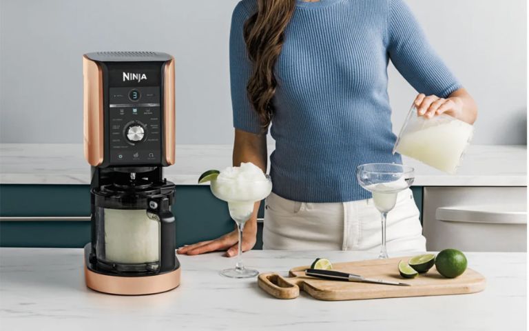 Ninja CREAMi Deluxe : prix cassé et blender offert pour la machine à ...