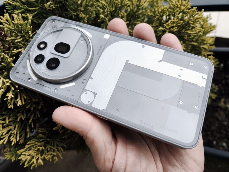 La sortie du Nothing Phone (4a) Pro approche, un design toujours aussi ...
