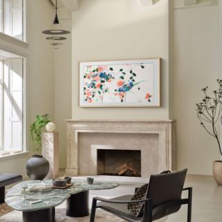 Chez hakan that gal had the TV running and I think she was