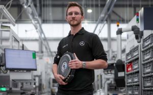 Ce minuscule moteur électrique est plus puissant que quatre Tesla Model ...